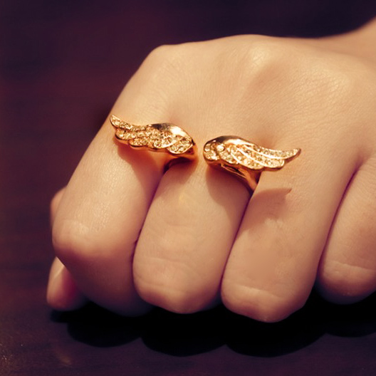 Sparkling Wings Ring on Luulla